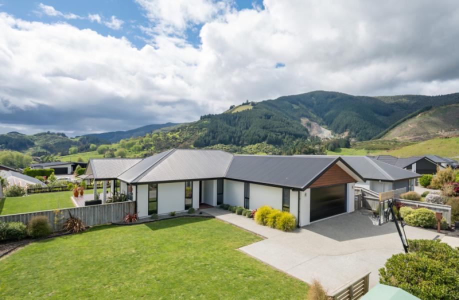 8 Huntaway Close, Stoke — Summit Real Estate